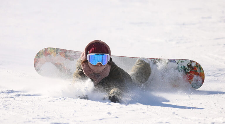 How to Prevent and Treat Skiing and Snowboarding Hand Injuries - CHARMS ...